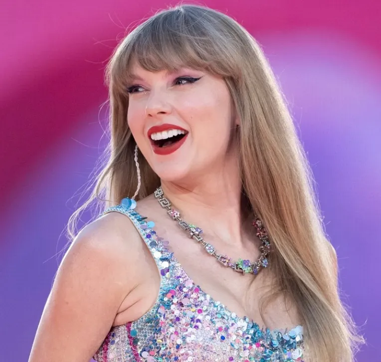 Taylor.Swift Age, Height, Weight, Net Worth, Career, And More - Info ...