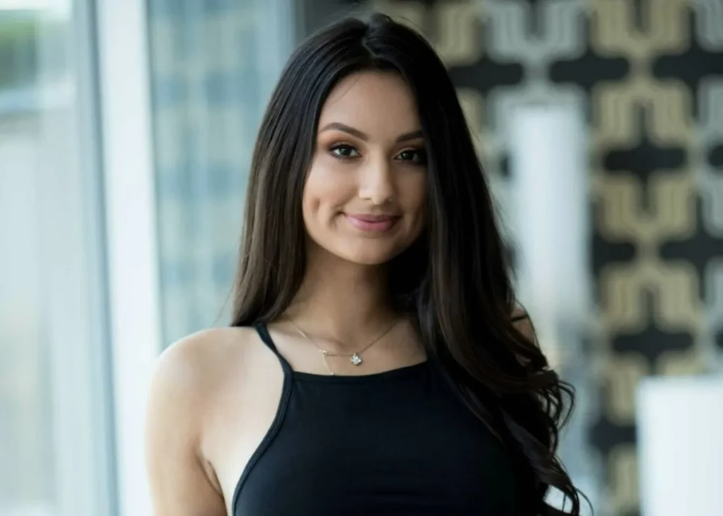 Eliza Ibarra Age, Height, Weight, Net Worth, Career, And Full Bio - Info Top Bio