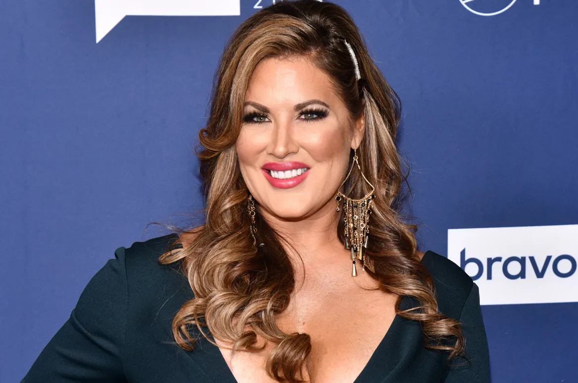 Emily Simpson Age: Unveiling the Life, Career, and Glamorous Journey of the RHOC Star - Info Top Bio