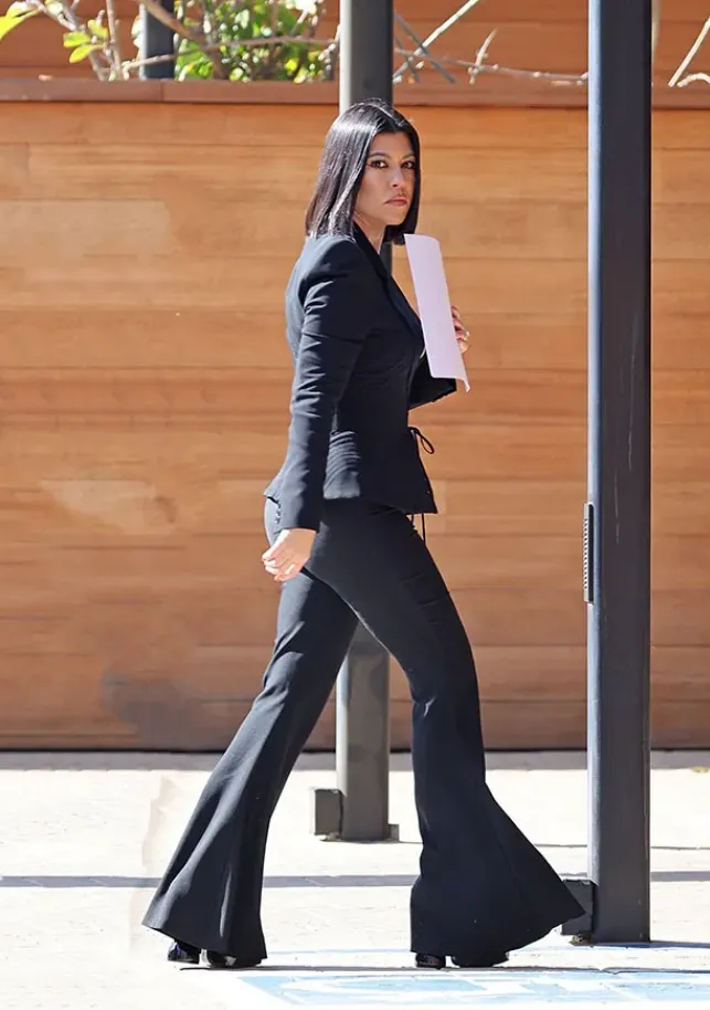 Kourtney Kardashian Height, Weight, Age, Net Worth, Career, And Full ...