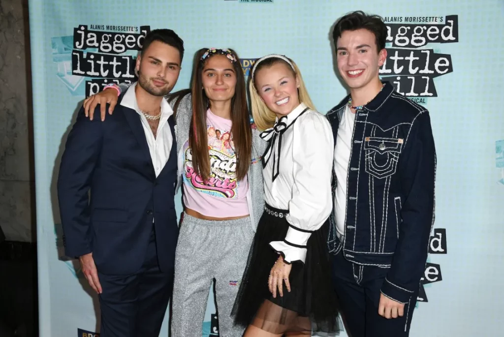 Avery Cyrus Age, Biography, Career, and Life Facts: Everything You Need ...