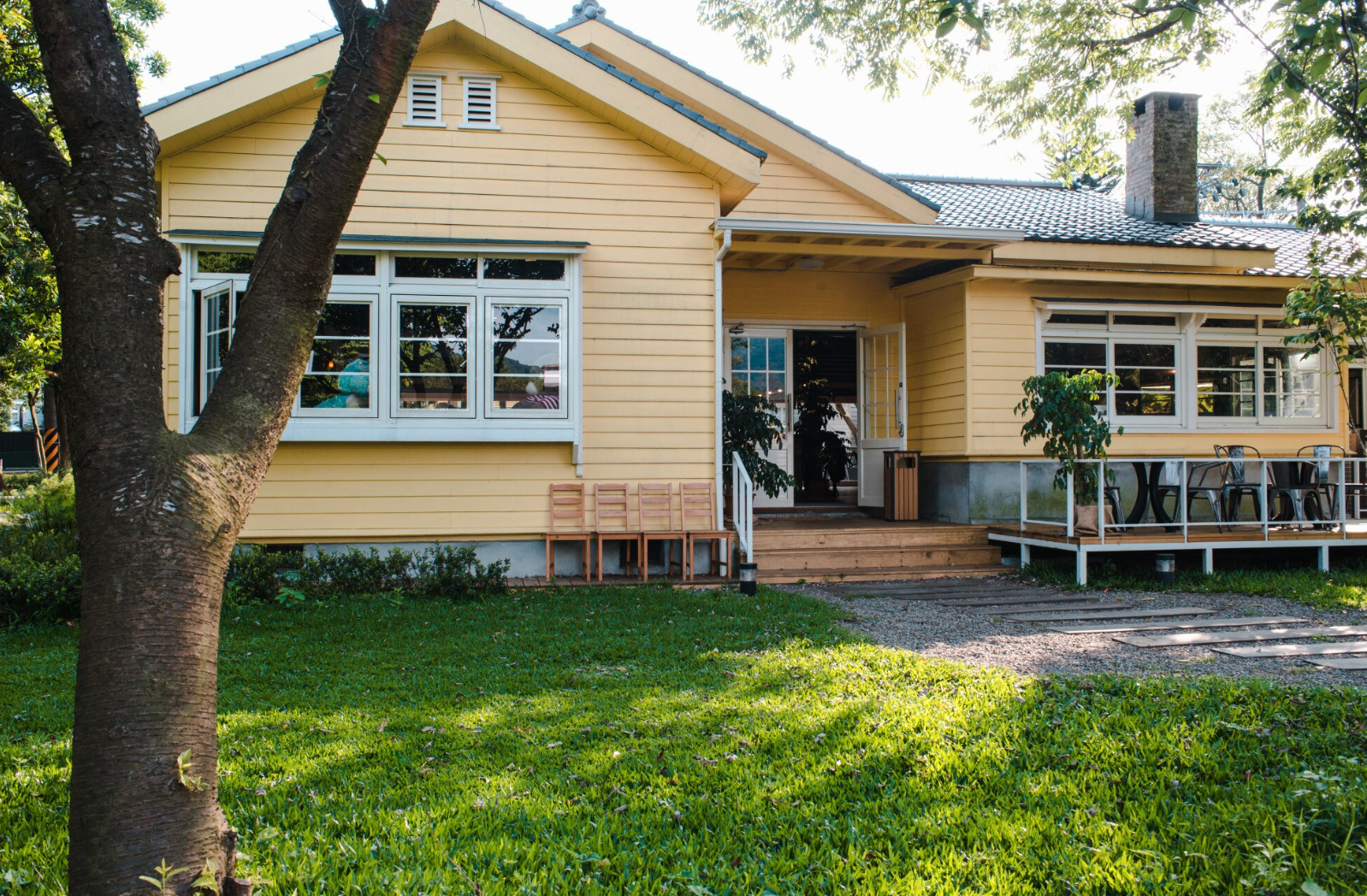 Elevate Your Home’s Curb Appeal with Exterior Wood Paneling: Trends ...