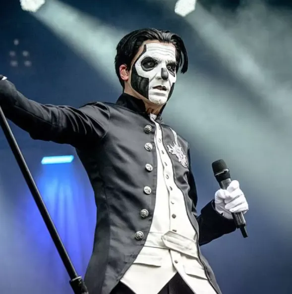 Tobias Forge Wife: Inside the Personal Life, Career, and Net Worth of ...